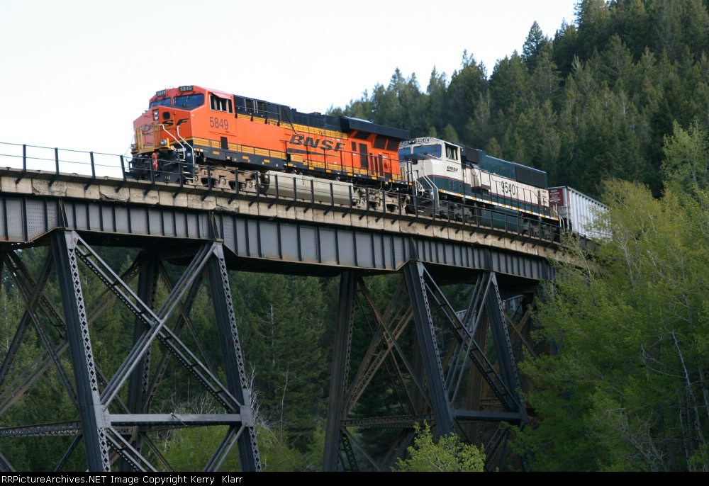 BNSF 5849